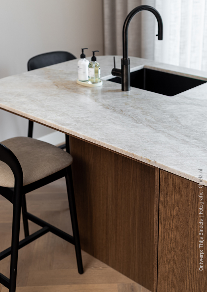 Tijdloos keukendesign met de beleving van geborsteld fineer in ...